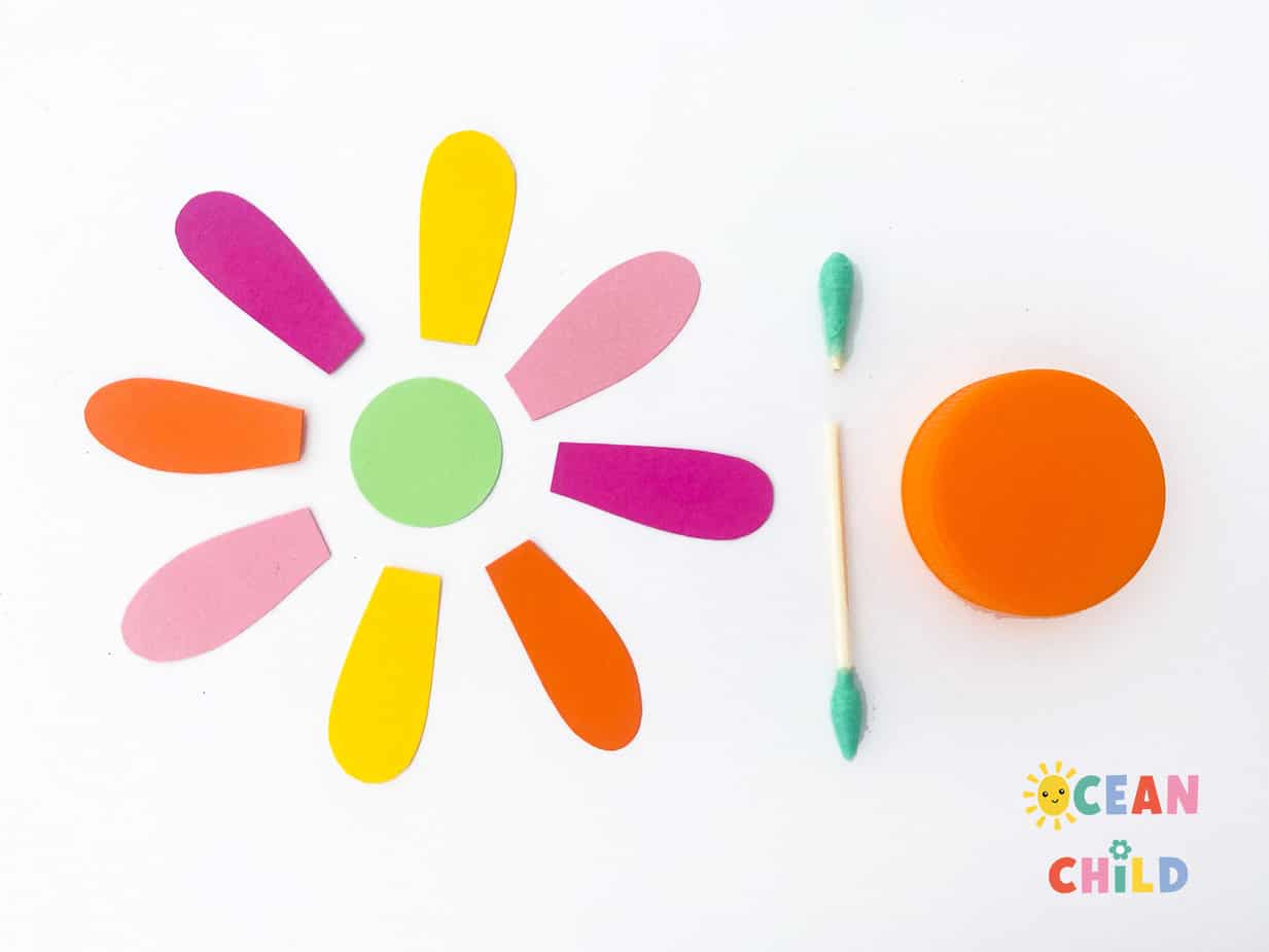 Easy DIY spinning tops with flower design, recycle craft with free ...